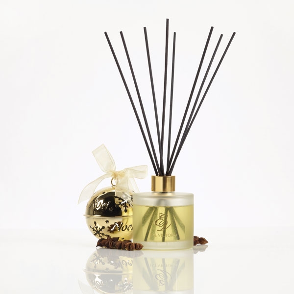 Eve Victoria Christmas Eve Diffuser 150ml - thefragrancecounter.co.uk