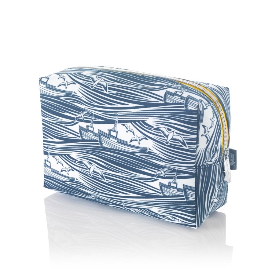 Mini Moderns Whitby Wash Bag - thefragrancecounter.co.uk